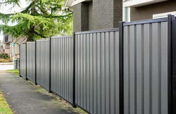 5 Benefits of Installing a Steel Privacy Fence